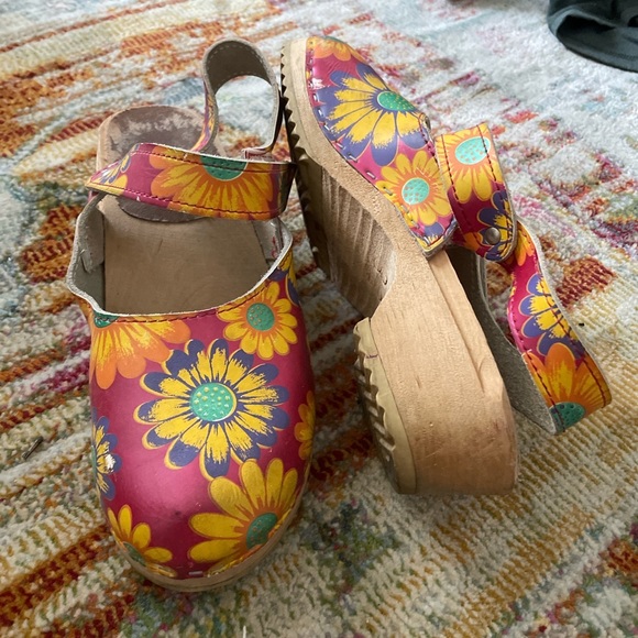 Hanna Andersson | Shoes | Vintage Colorful Platform Wood Flower Clogs ...